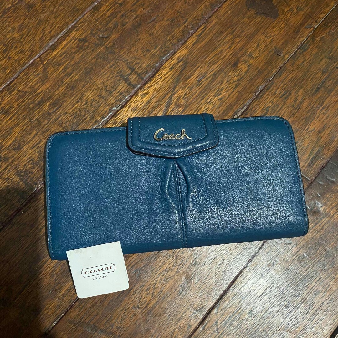 Coach Bifold, Women's Fashion, Bags & Wallets, Wallets & Card holders ...
