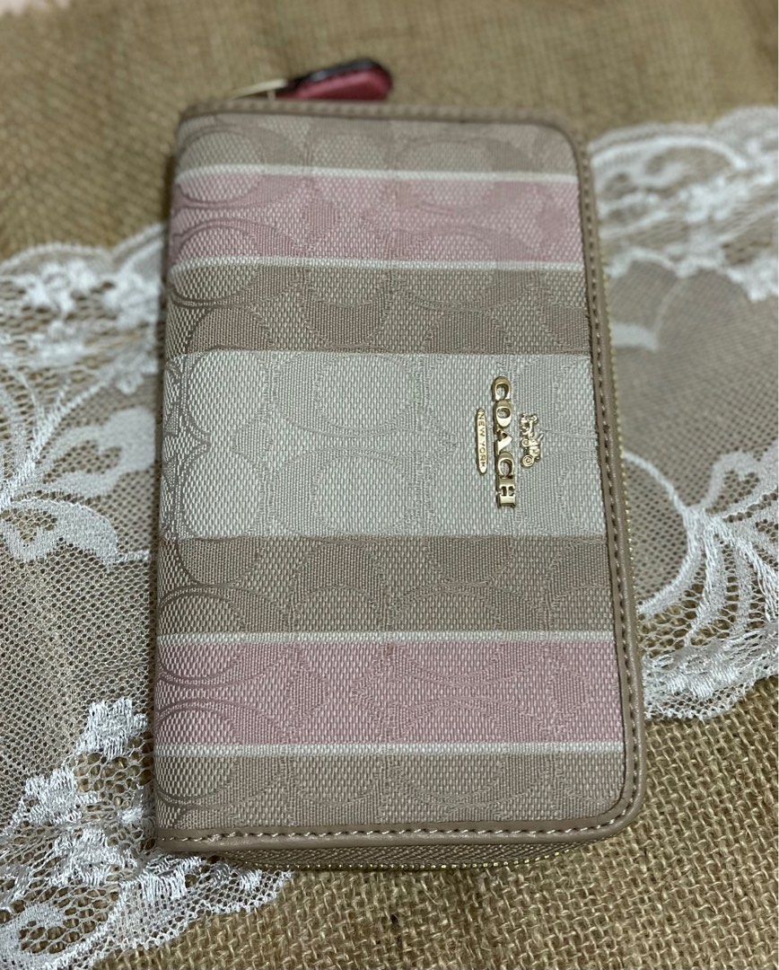 Coach Medium ID Zip Wallet In Signature Jacquard With Stripes in Taffy ...