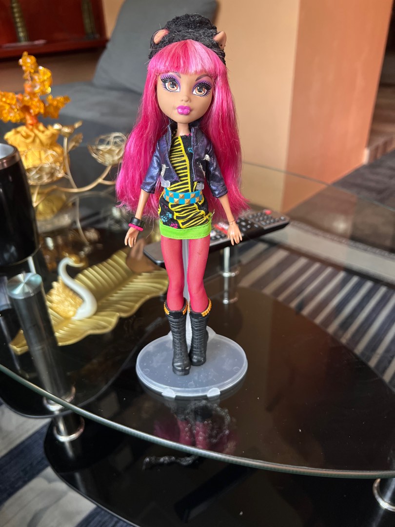 monster high howleen, Hobbies & Toys, Toys & Games on Carousell