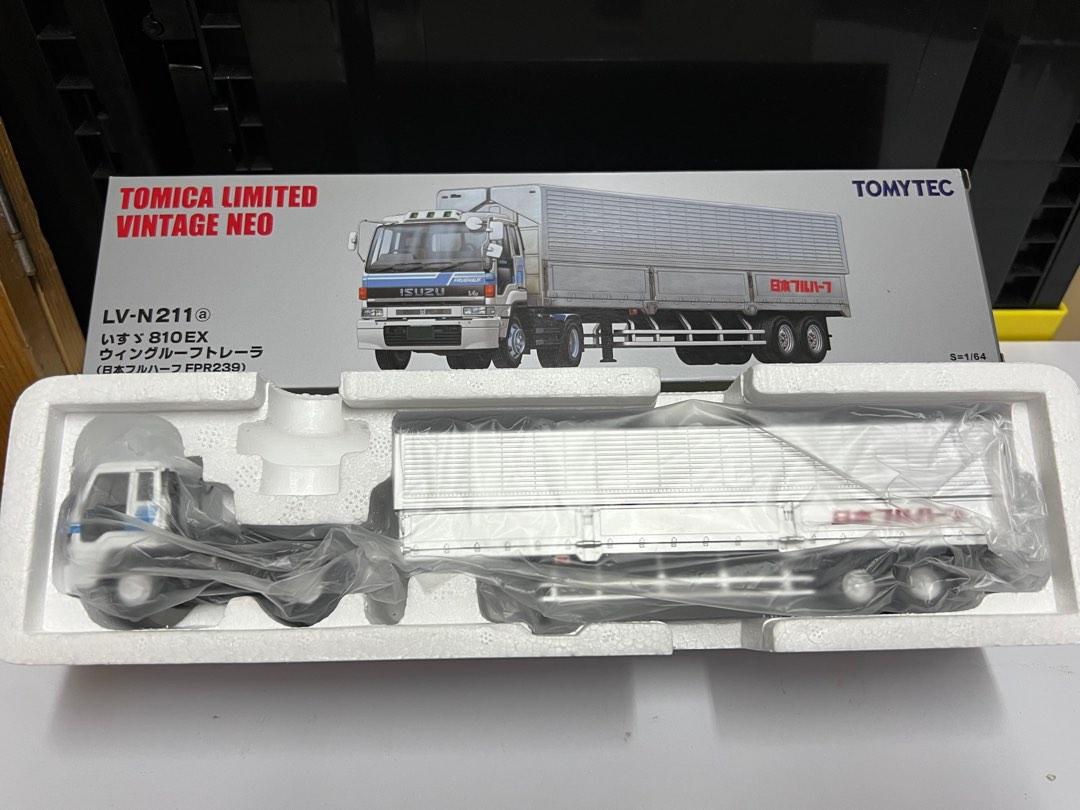N211a Isuzu 810 EX TRACTOR + Wing Roof Trailer TOMYTEC 1/64, 興趣及遊戲, 玩具 & 遊戲類 - Carousell