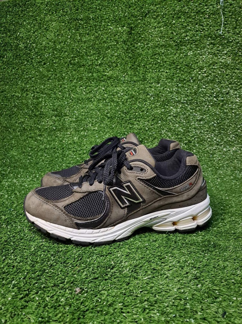 NB 2002r, Men's Fashion, Footwear, Sneakers on Carousell