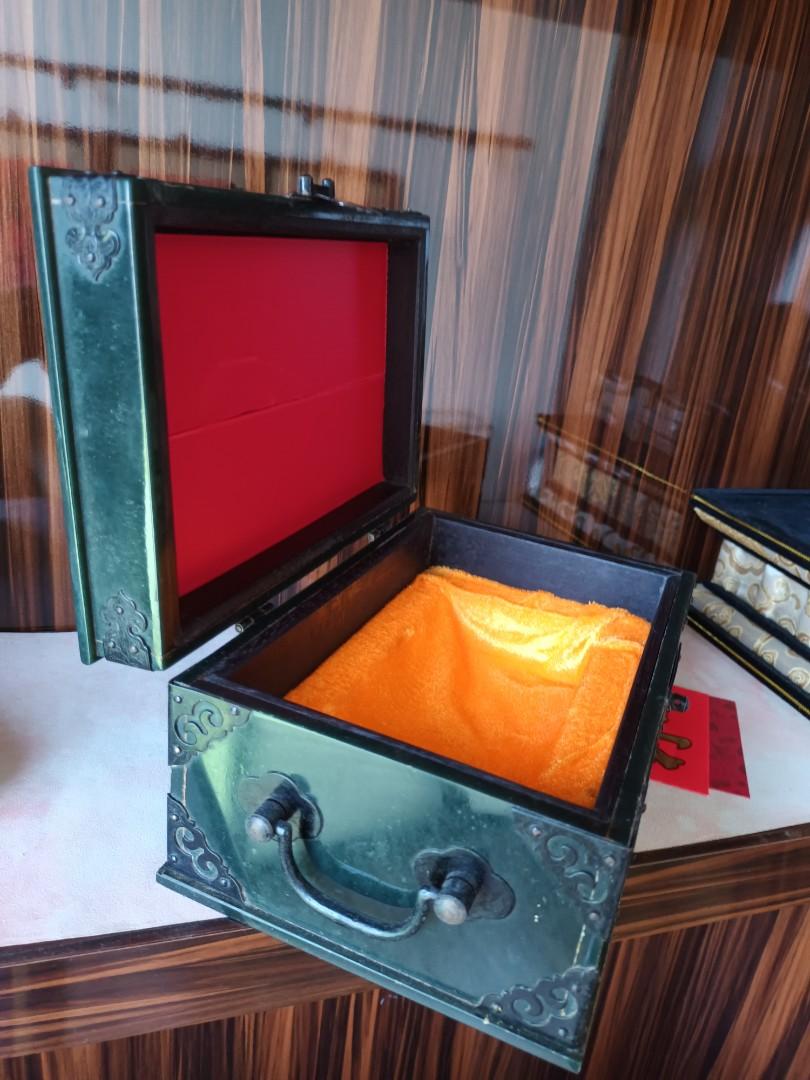 Old Jasper Jade Box 碧玉雕龙盒, Hobbies & Toys, Memorabilia & Collectibles ...