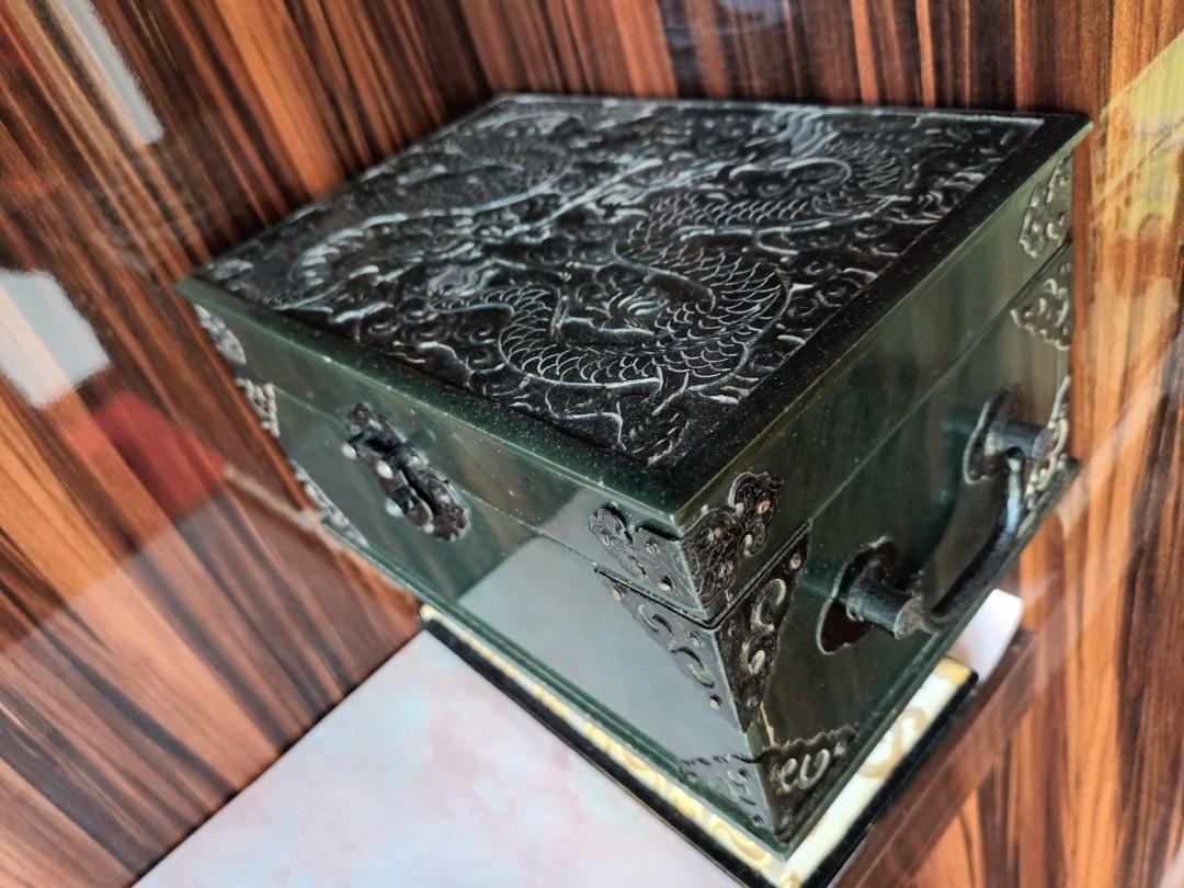 Old Jasper Jade Box 碧玉雕龙盒, Hobbies & Toys, Memorabilia & Collectibles ...