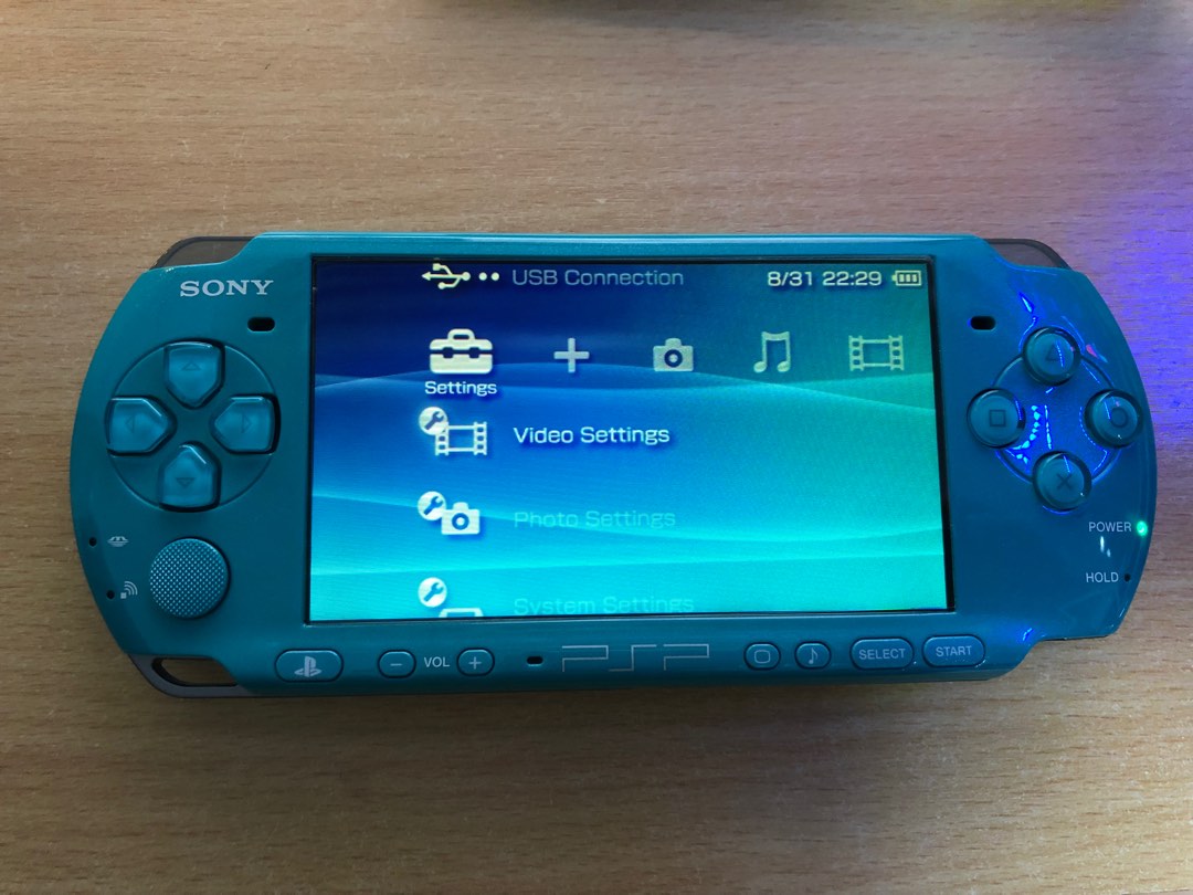 PSP - 3000 Hatsune miku limited edition, Video Gaming, Video Game ...