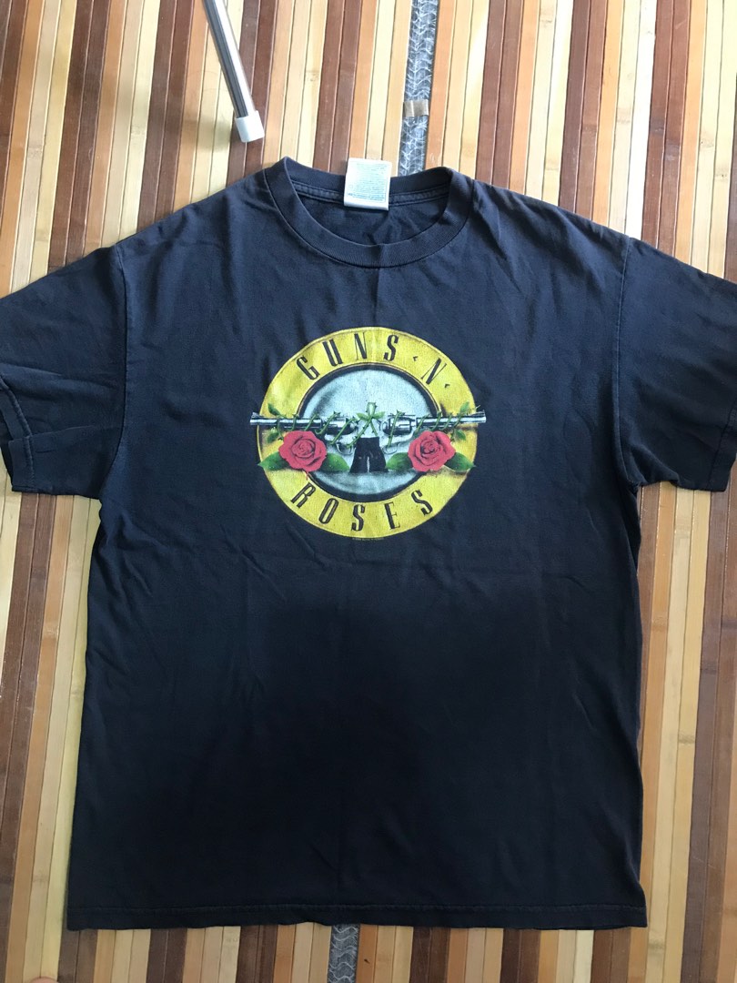 Vintage Gun & roses, Men's Fashion, Activewear on Carousell