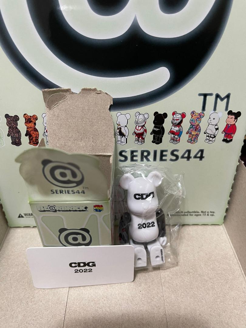現貨---BearBrick Series 44 CDG 2022 (全新), 興趣及遊戲, 玩具 & 遊戲類 - Carousell