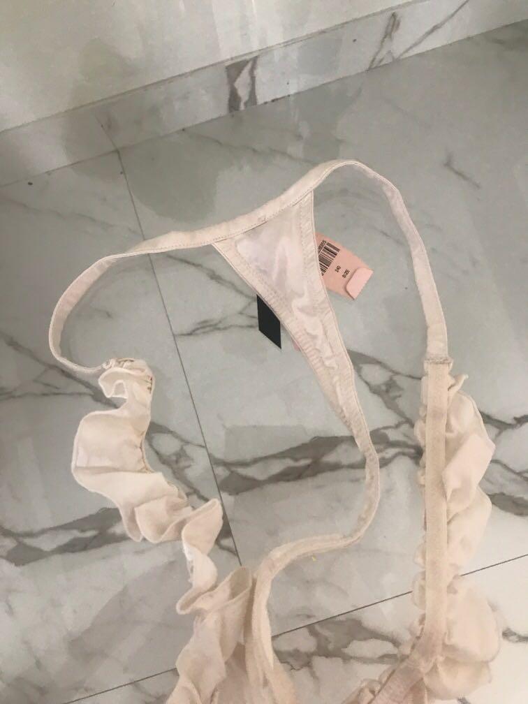 G-string VS, Fesyen Wanita, Aksesoris di Carousell