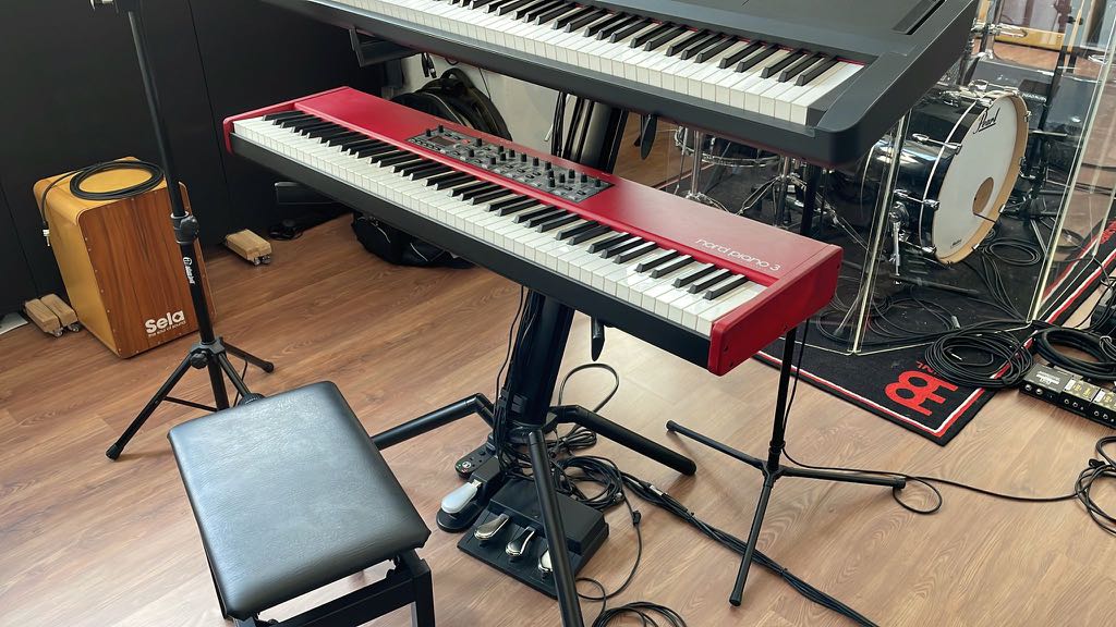 Keyboardist Wanted!, Hobbies & Toys, Music & Media, Musical Instruments ...