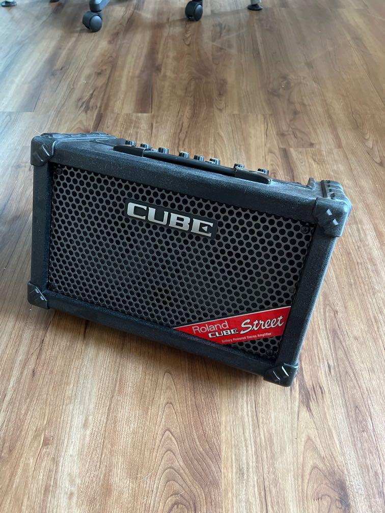 Roland Cube Street Amplifier (busking), 興趣及遊戲, 音樂樂器 & 配件, 樂器 - Carousell