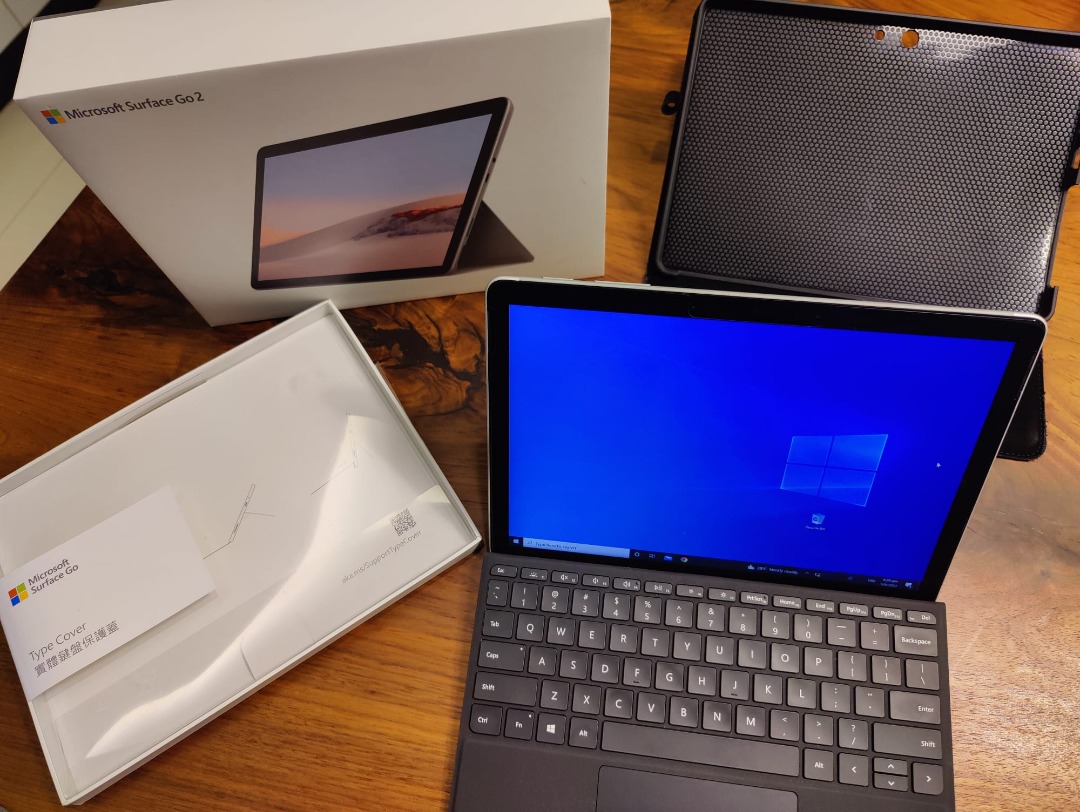 * LIKE NEW * Microsoft Surface Go 2 8GB/128GB ; with type cover ; with ...