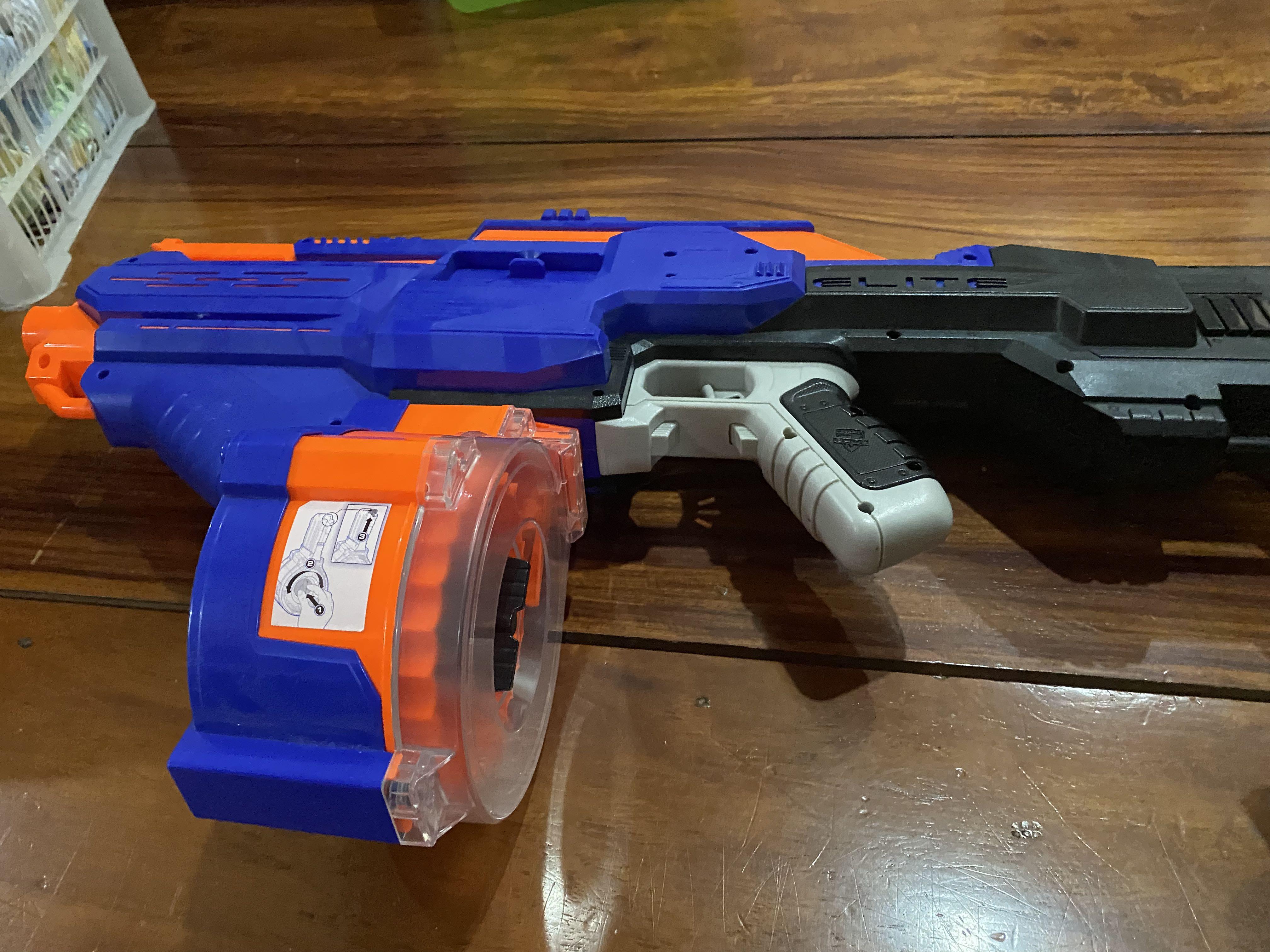 Automatic Nerf gun with 35 bullet magazine and can reload with out ...