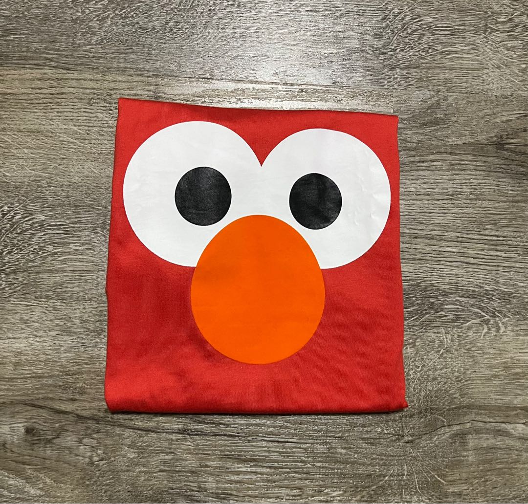 Elmo Universal Studios Singapore souvenir shirt, Women's Fashion, Tops ...