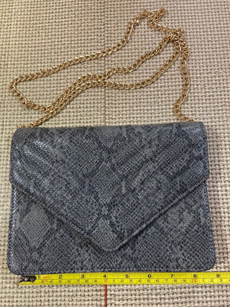 Gray Snake Skin Chain Sling Bag, Women's Fashion, Bags & Wallets ...