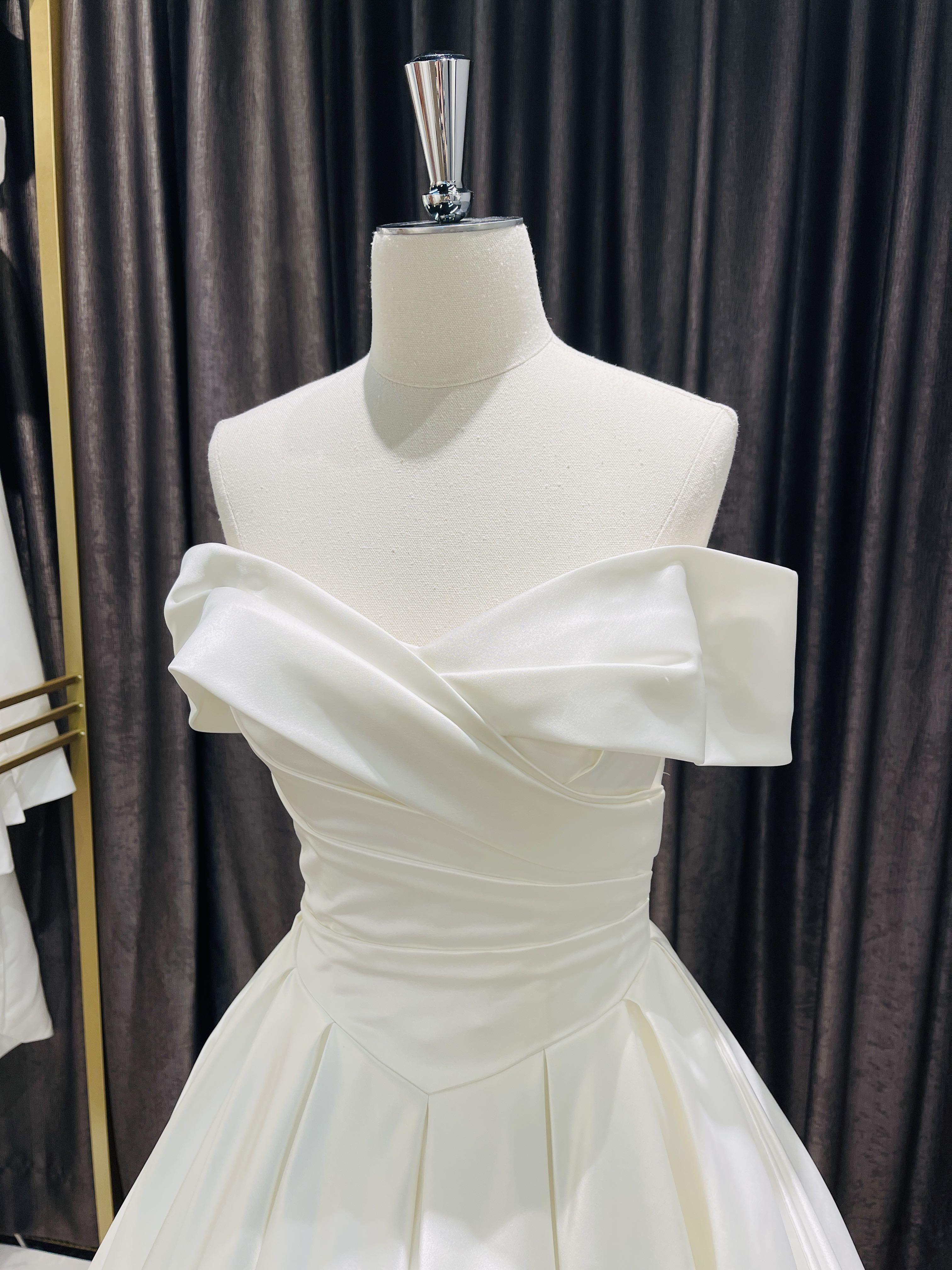 White Satin Off Shoulder Wedding Gown WT1037, Women's Fashion, Dresses ...