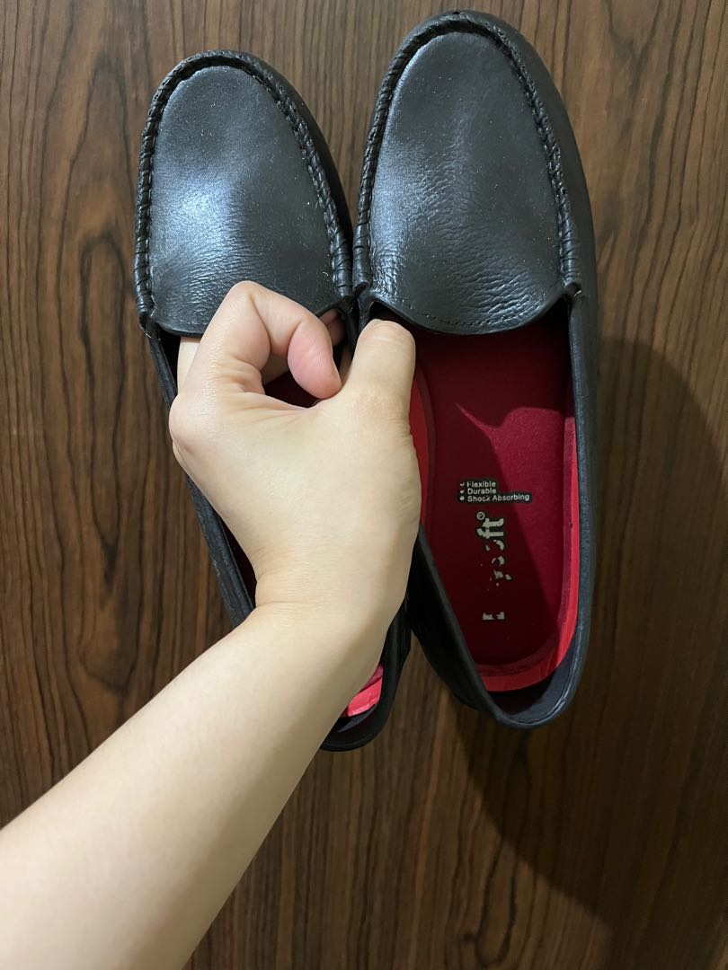 World Balance Easy Soft Black, Women's Fashion, Footwear, Flats ...