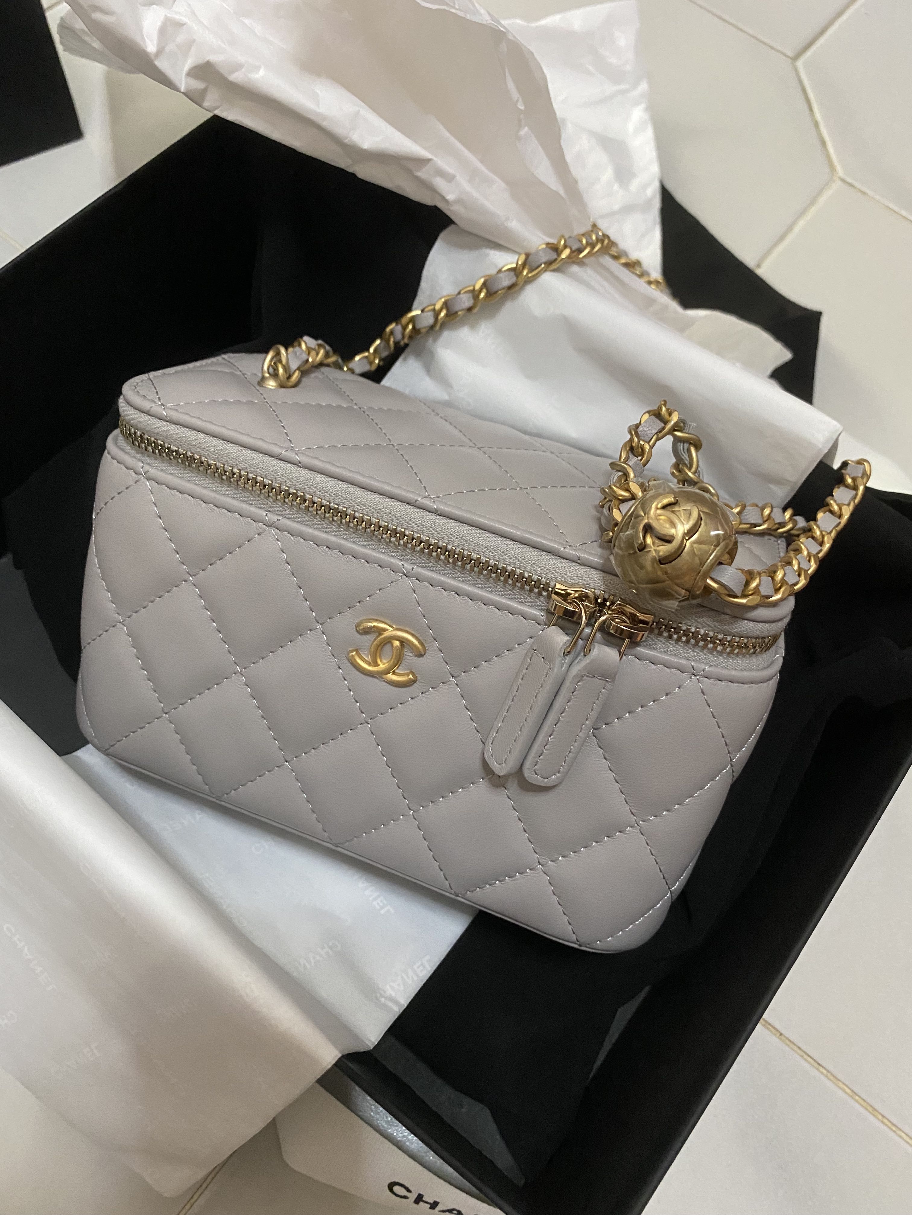 BNIB Chanel 22B Pearl Crush Rectangular Grey Vanity Case, Luxury, Bags ...