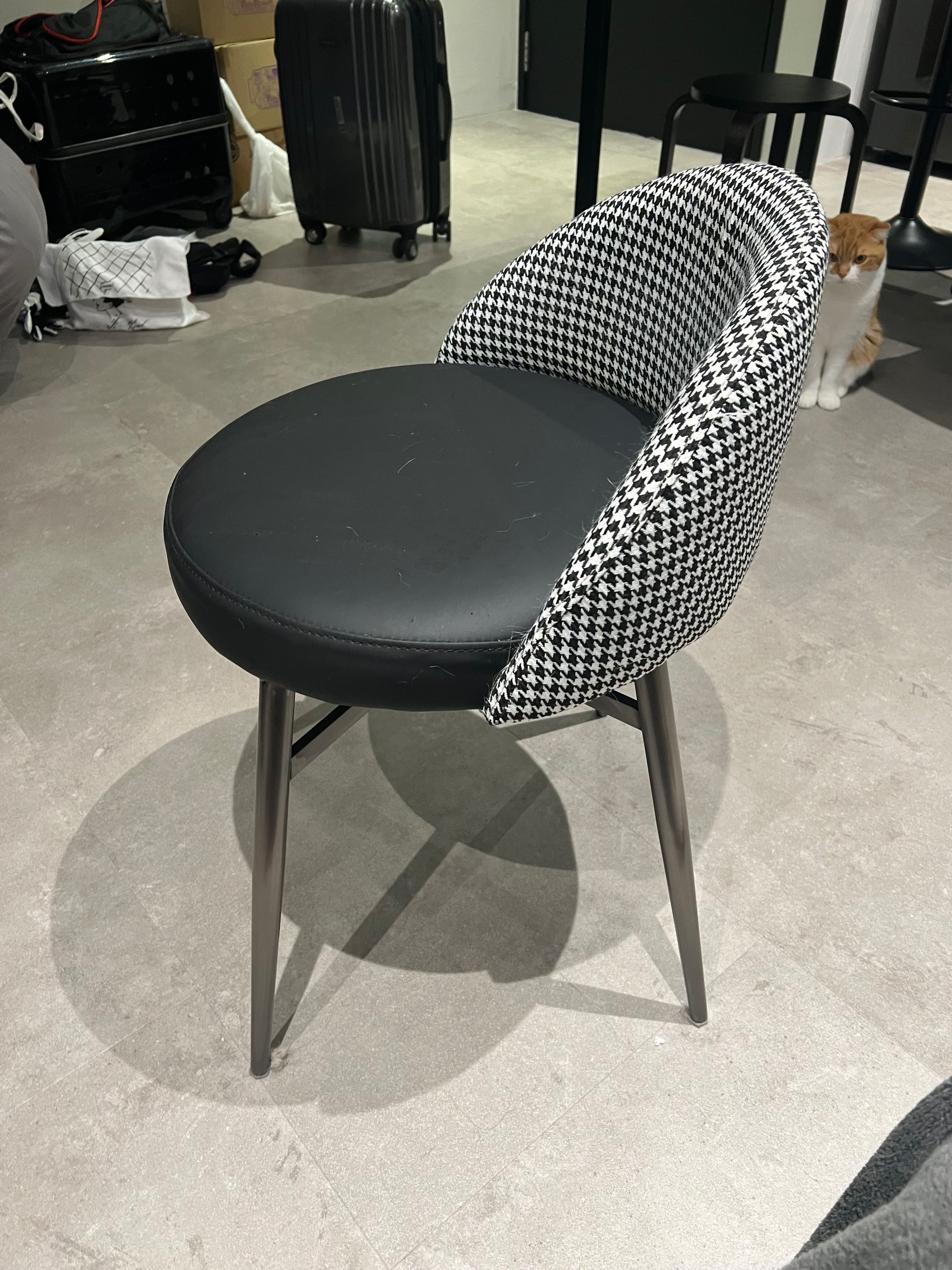 Dresser stool, Furniture & Home Living, Furniture, Chairs on Carousell