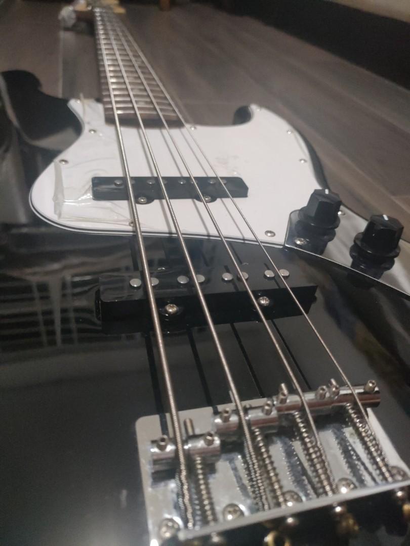 Fender Squier Jazz Bass Hobbies And Toys Music And Media Musical 5642