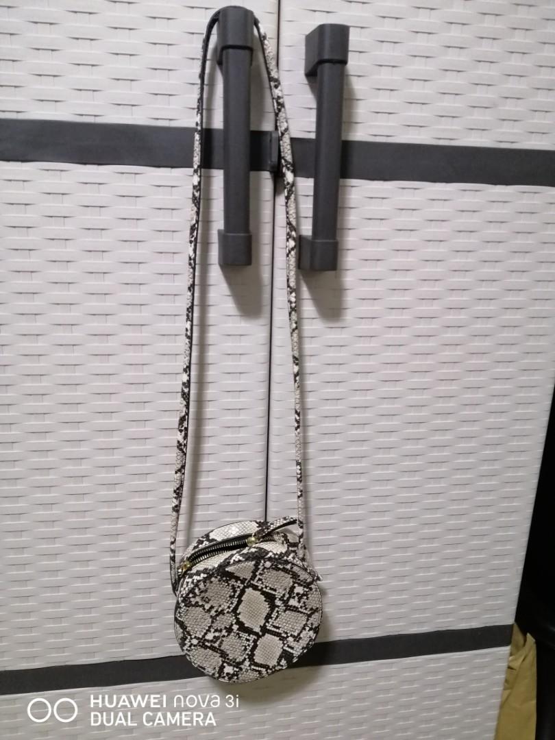 MANGO snake skin like sling bag, Women's Fashion, Bags & Wallets, Cross ...