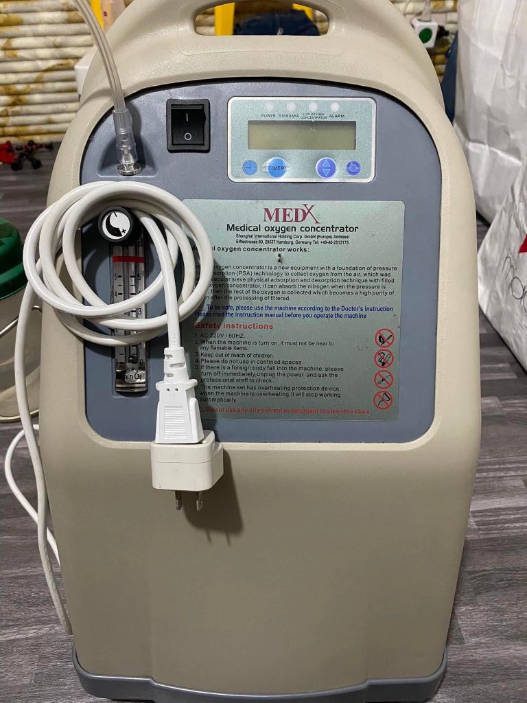 Oxygen Concentrator (1month old), Health & Nutrition, Medical Supplies ...