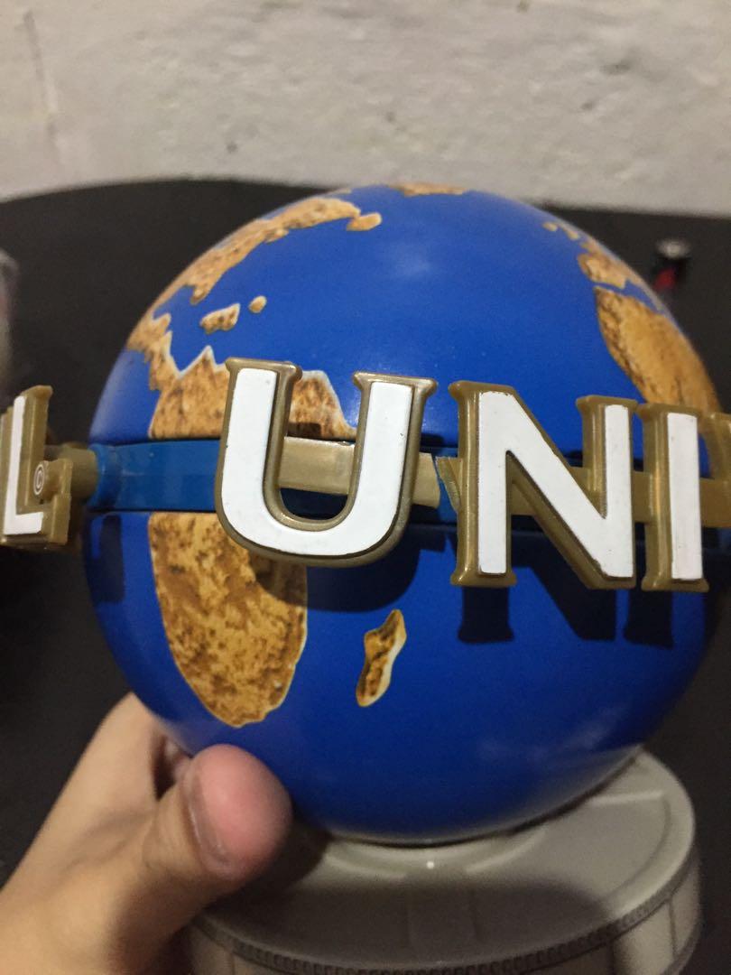 Universal Studios Globe, Hobbies & Toys, Memorabilia & Collectibles ...