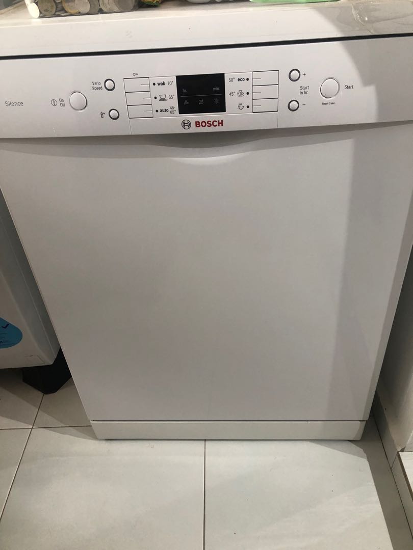 Bosch Dishwasher to let go (9/10 new), TV & Home Appliances, Other Home ...