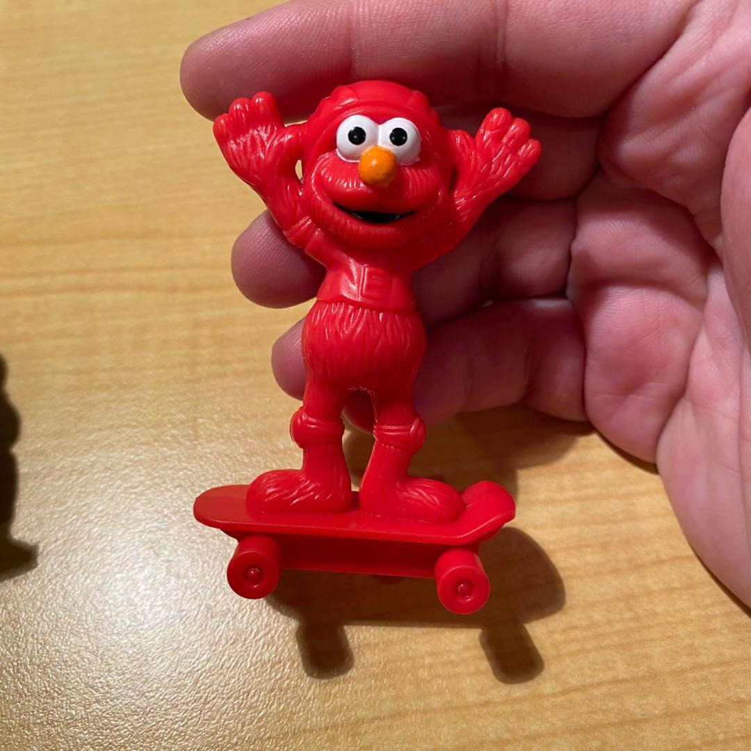 Cookie Monster and Elmo skateboarding Sesame Street, Hobbies & Toys ...