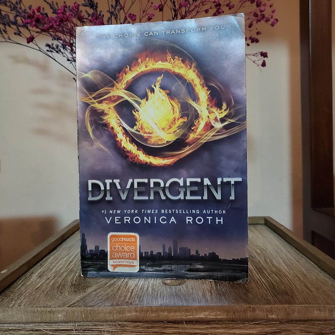 Divergent by Veronica Roth, Hobbies & Toys, Books & Magazines, Fiction ...