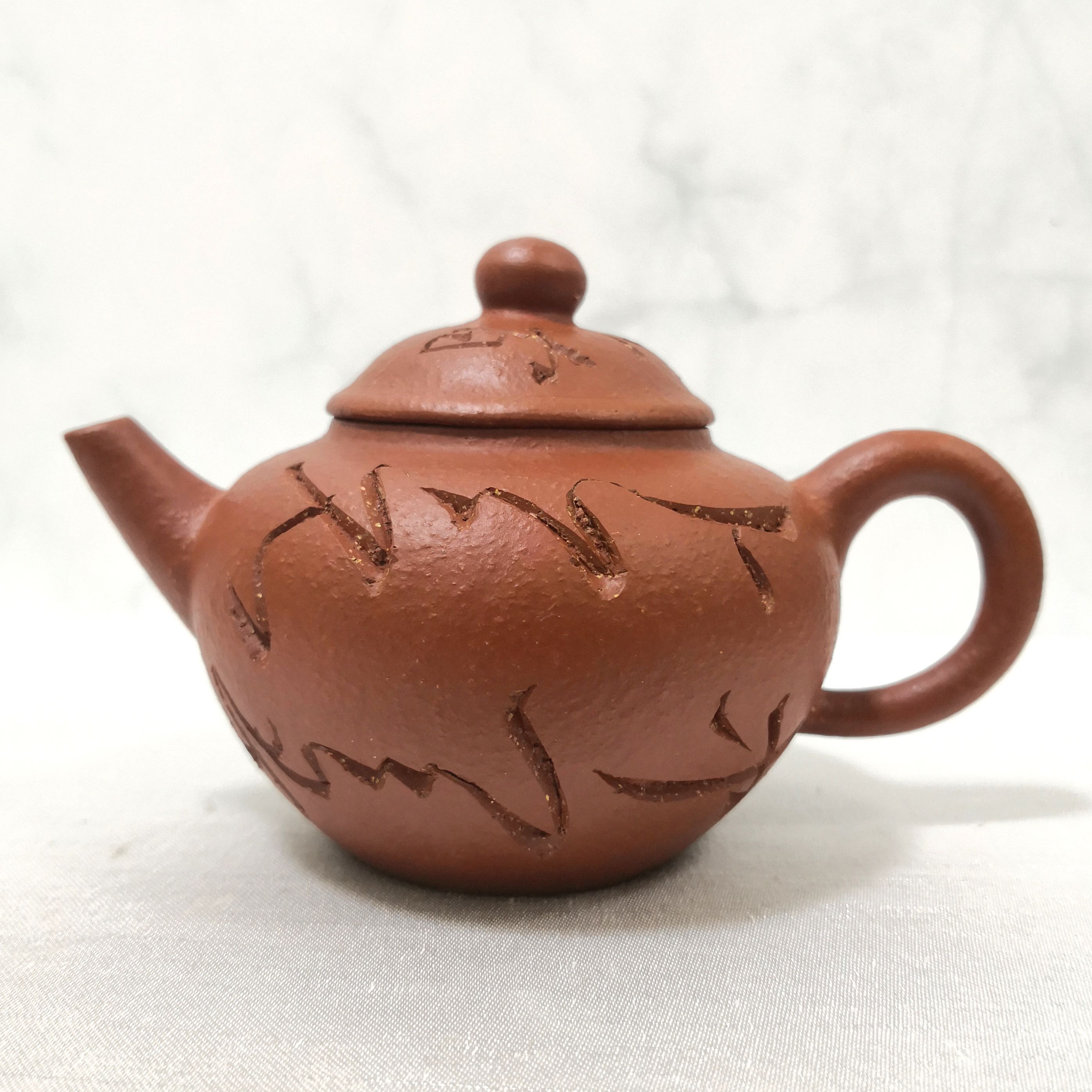 Engraved Chinese Zhu Ni Tea Pot 刻字朱泥壶, Hobbies & Toys, Collectibles ...
