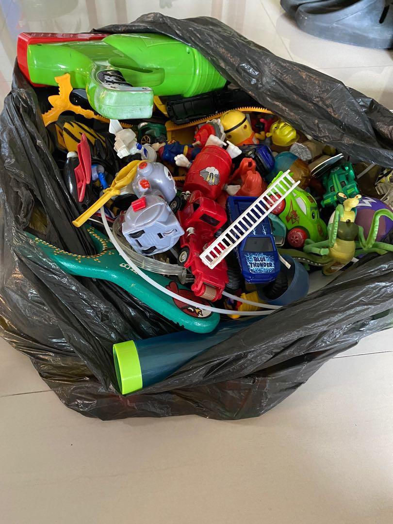 Free Toys, Hobbies & Toys, Toys & Games on Carousell