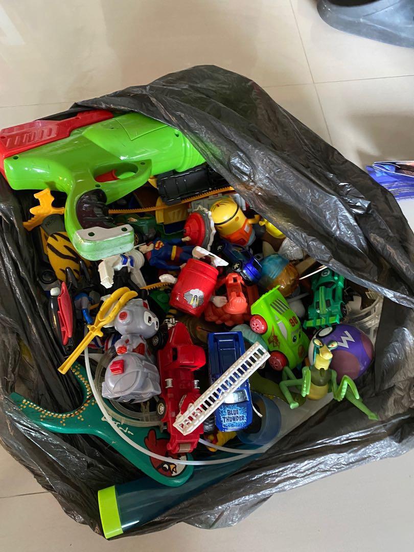 Free Toys, Hobbies & Toys, Toys & Games on Carousell