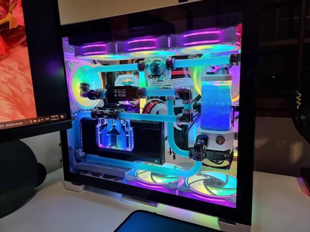 Lian li pc 011d mini white/silver, Computers & Tech, Desktops on Carousell