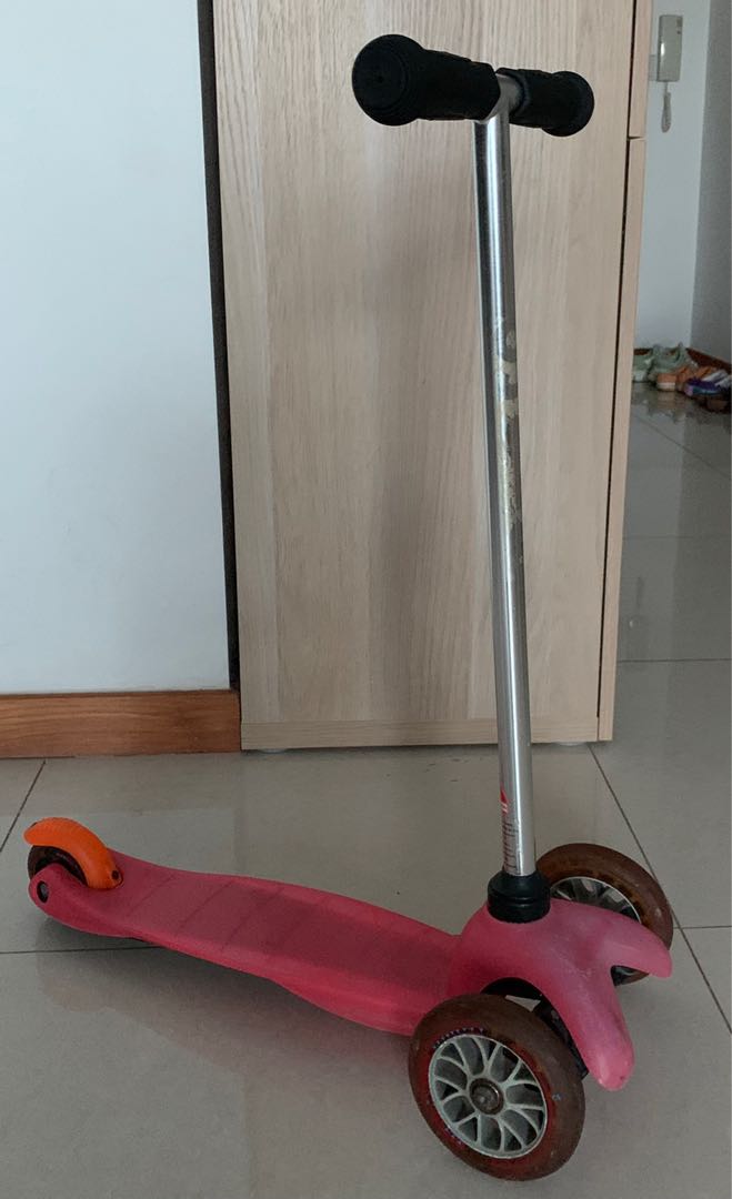 FREE - Micro Scooter (pity to throw away), Sports Equipment, Sports ...