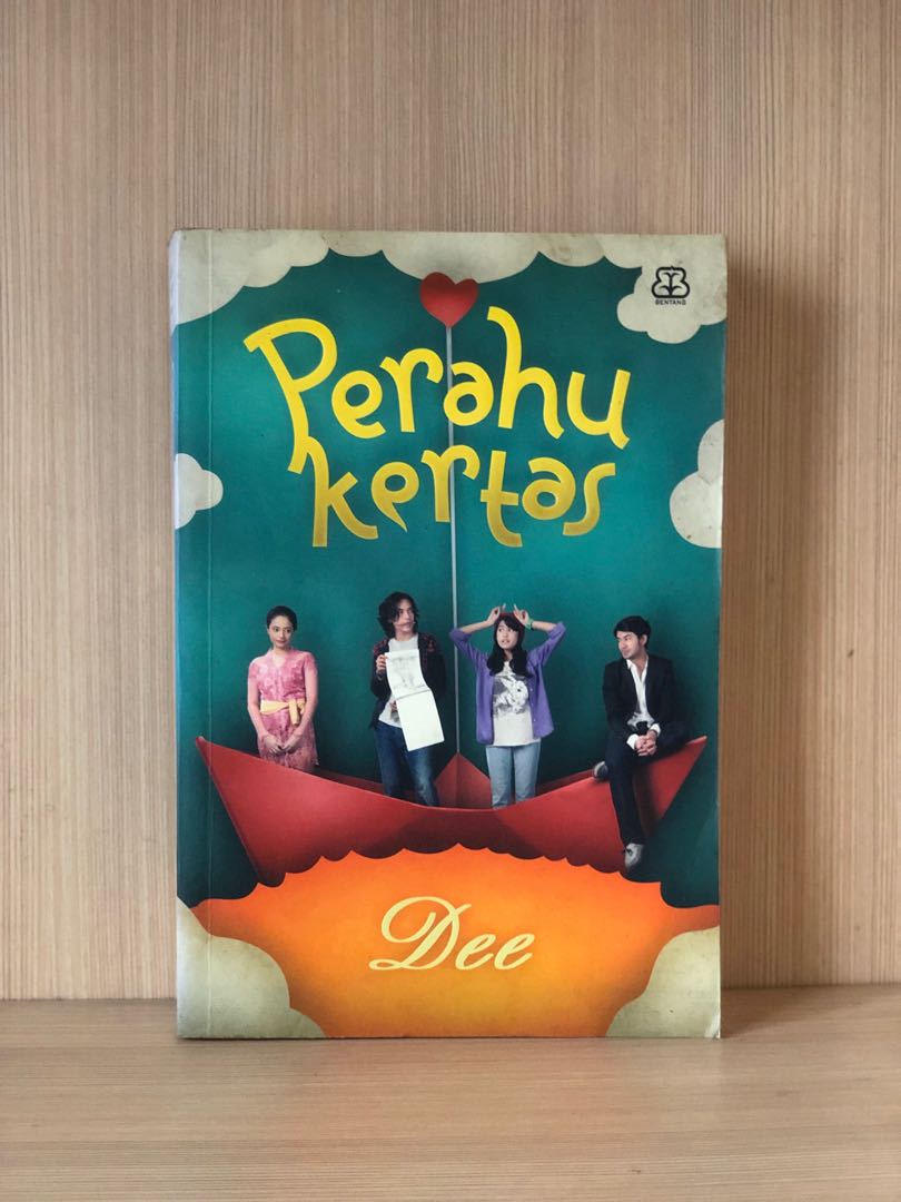 Novel perahu kertas dee lestari, Buku & Alat Tulis, Buku di Carousell