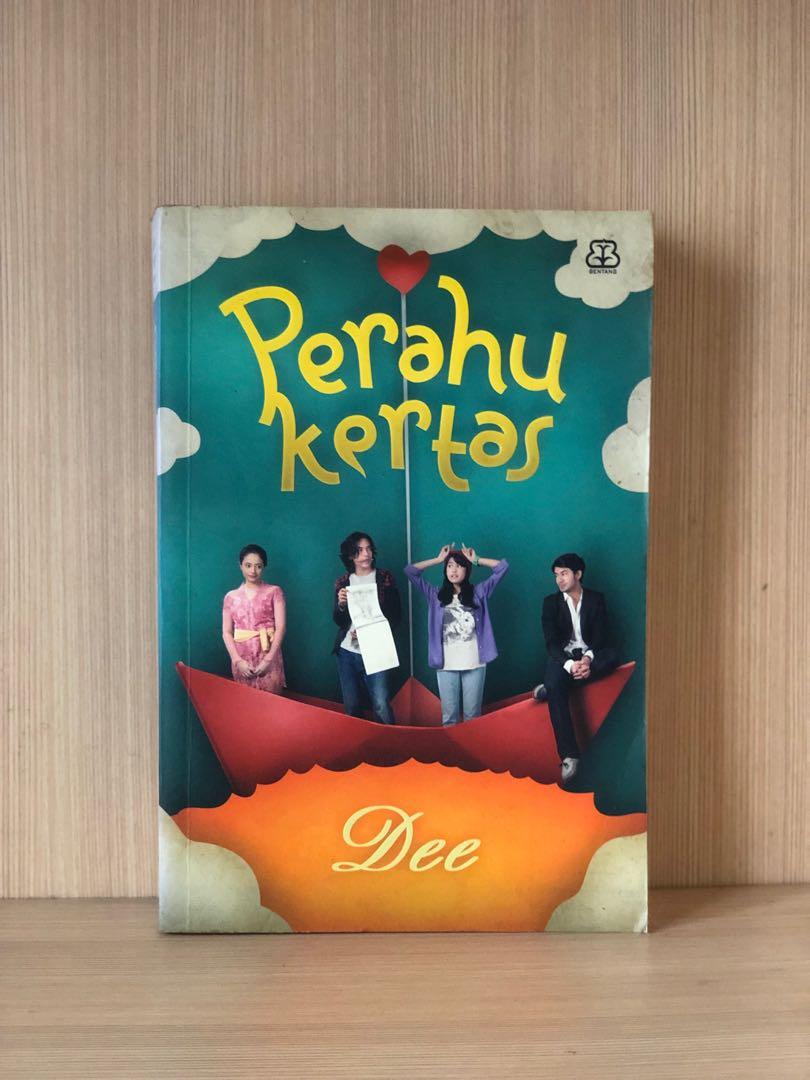 Novel perahu kertas dee lestari, Buku & Alat Tulis, Buku di Carousell