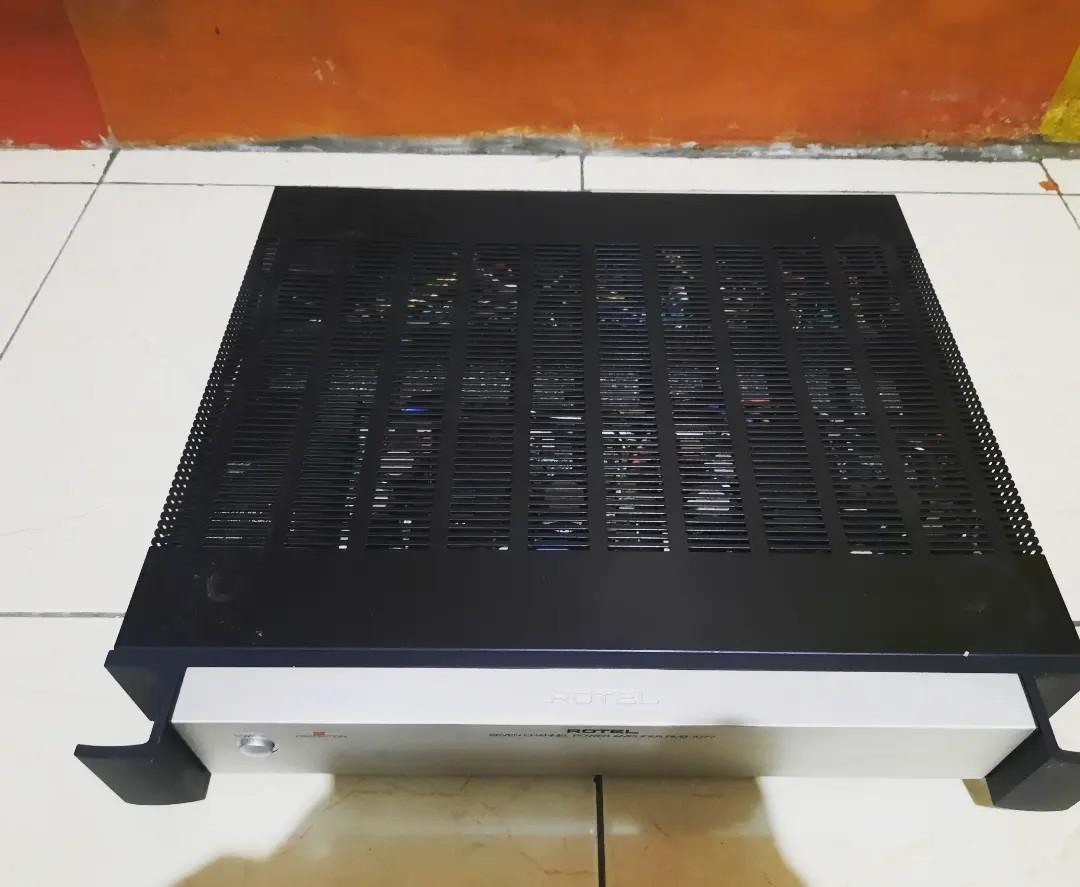 Power amplifier rotel rmb 1077 7 chanel, Elektronik, Audio di Carousell