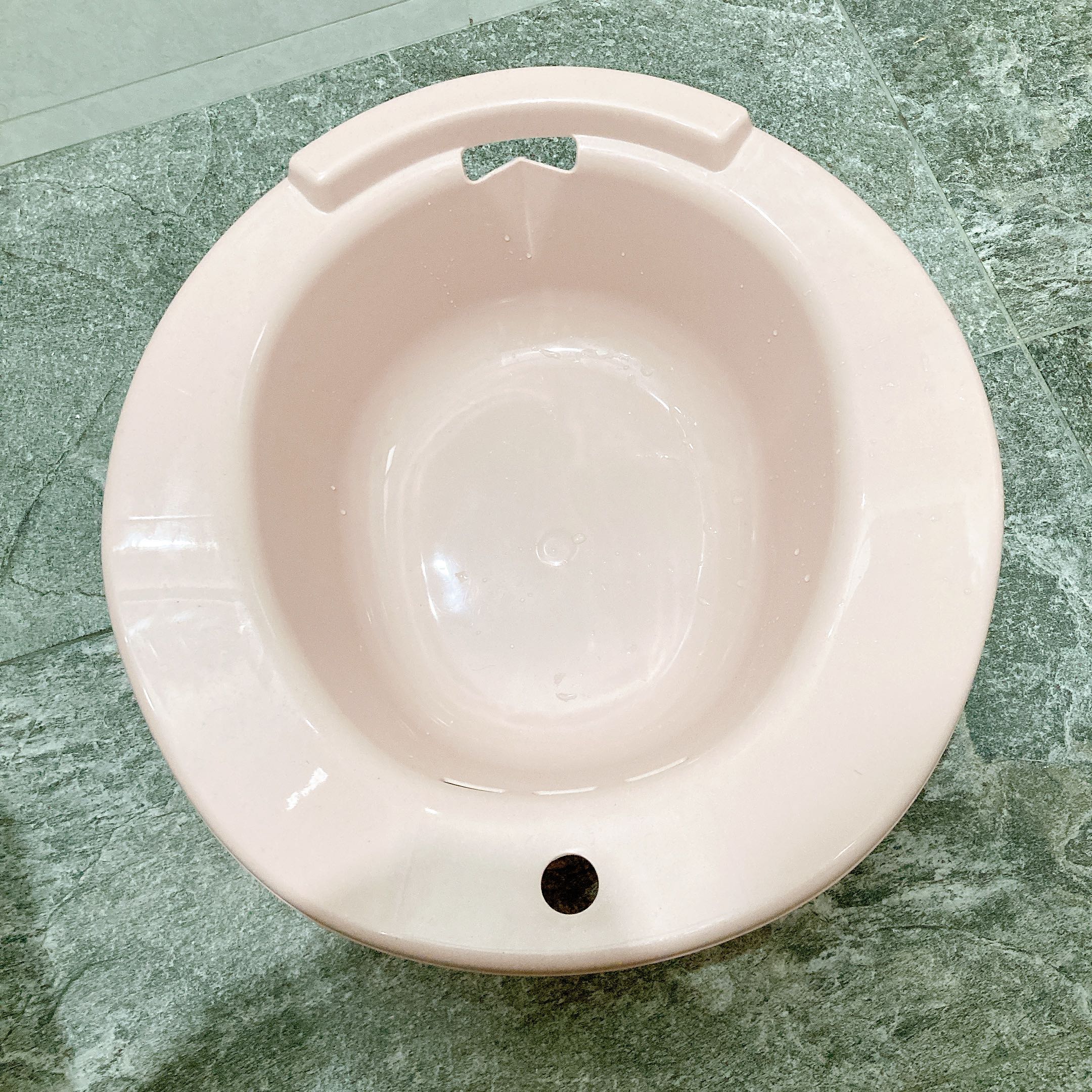 Sitz basin + free baby bath tub, Babies & Kids, Maternity Care on Carousell
