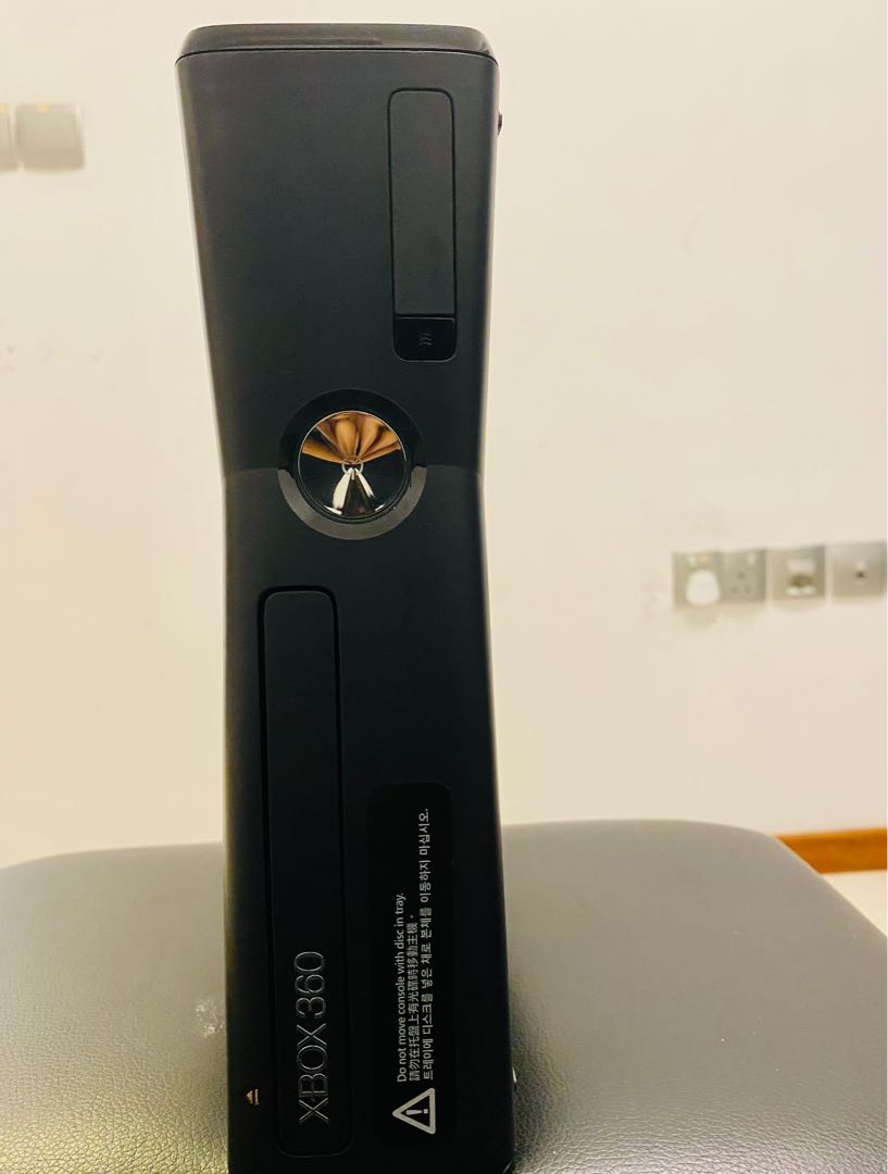 Xbox 360 with Kinect sensor and joystick, Video Gaming, Video Game ...