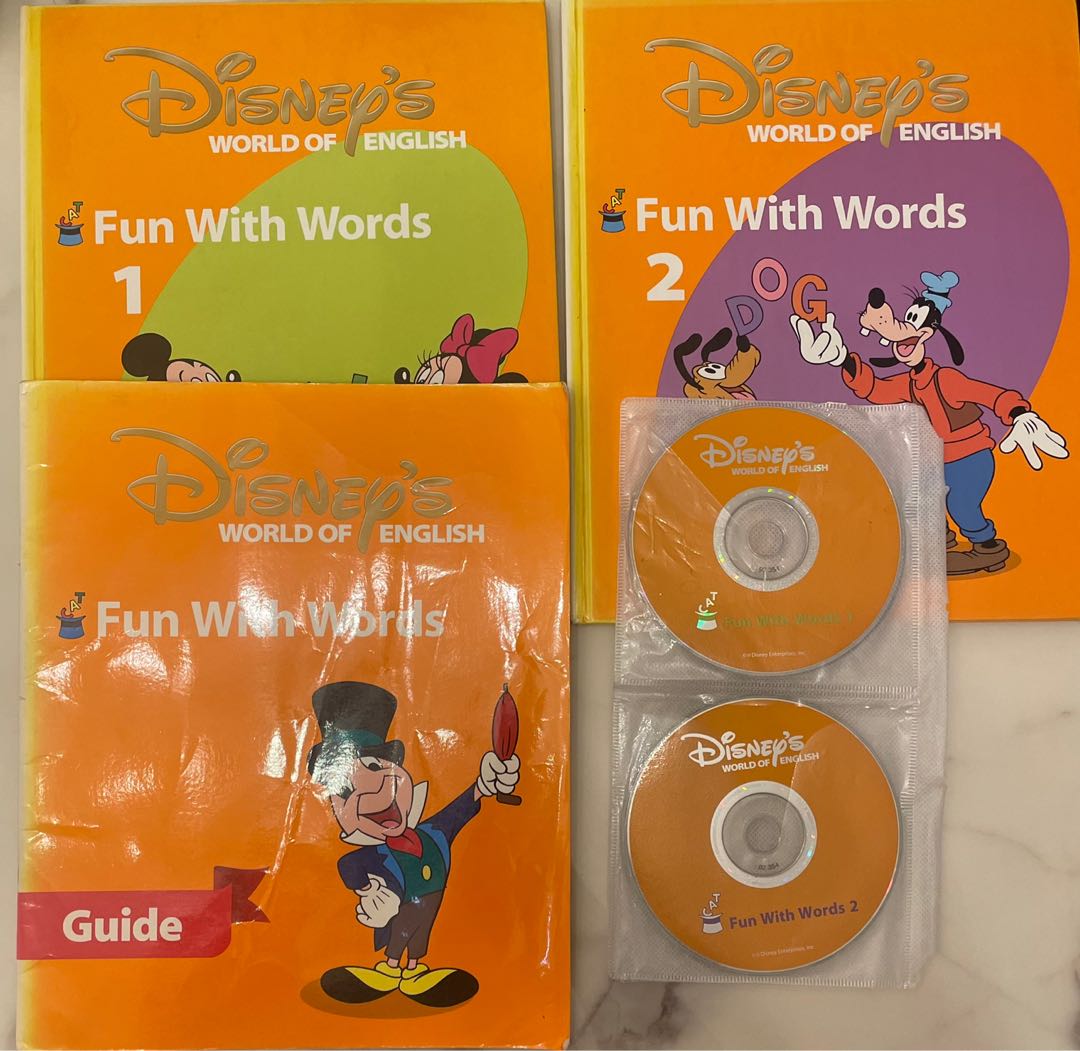 舊版迪士尼美語世界 Disney World Of English Fun With Words 興趣及遊戲 書本 And 文具 小說 And 故事書 Carousell
