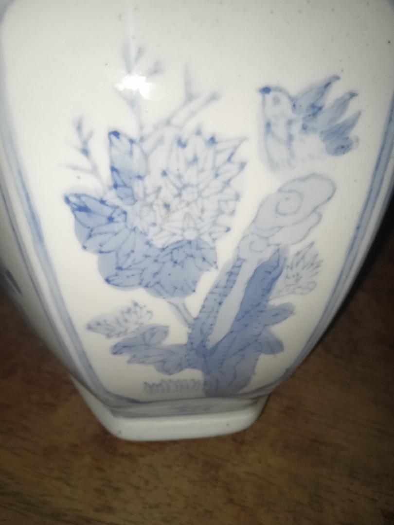 Antique Chinese vase, Hobbies & Toys, Collectibles & Memorabilia, Vintage Collectibles on Carousell