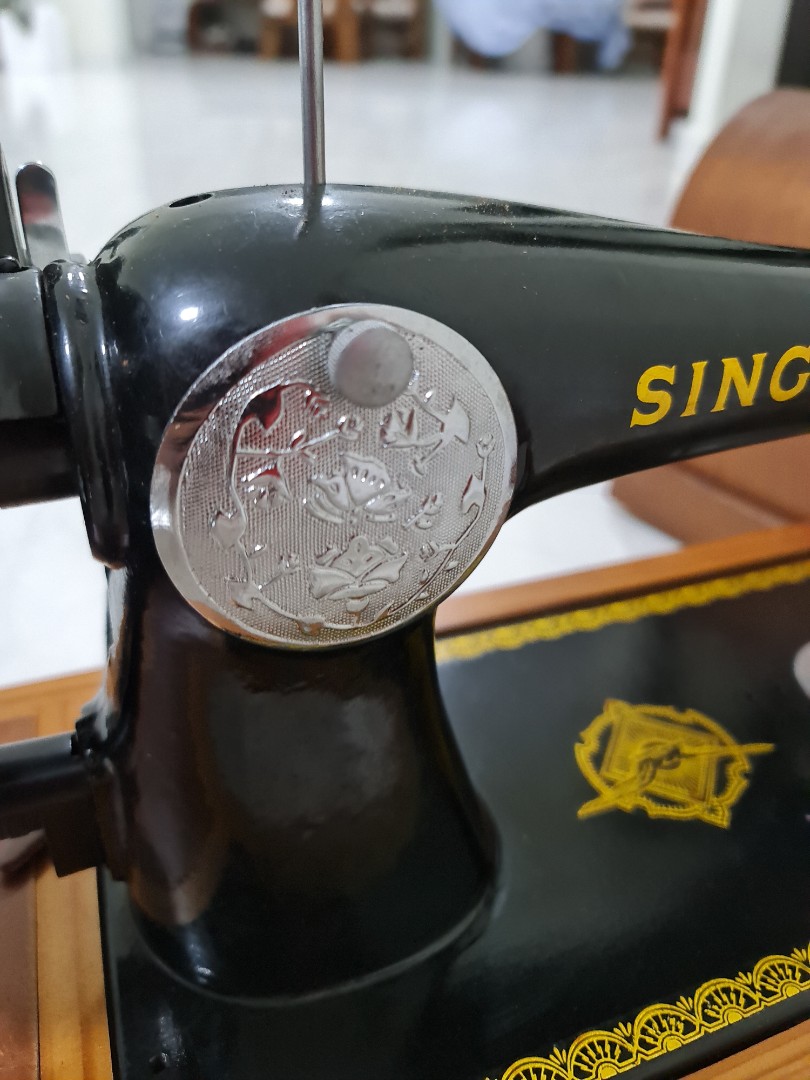 Antique Singer Hand Crank Sewing Machine, Hobbies & Toys, Memorabilia ...