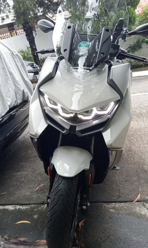 Barely used BMW C400 GT with original top box, Motorbikes, Motorbikes ...