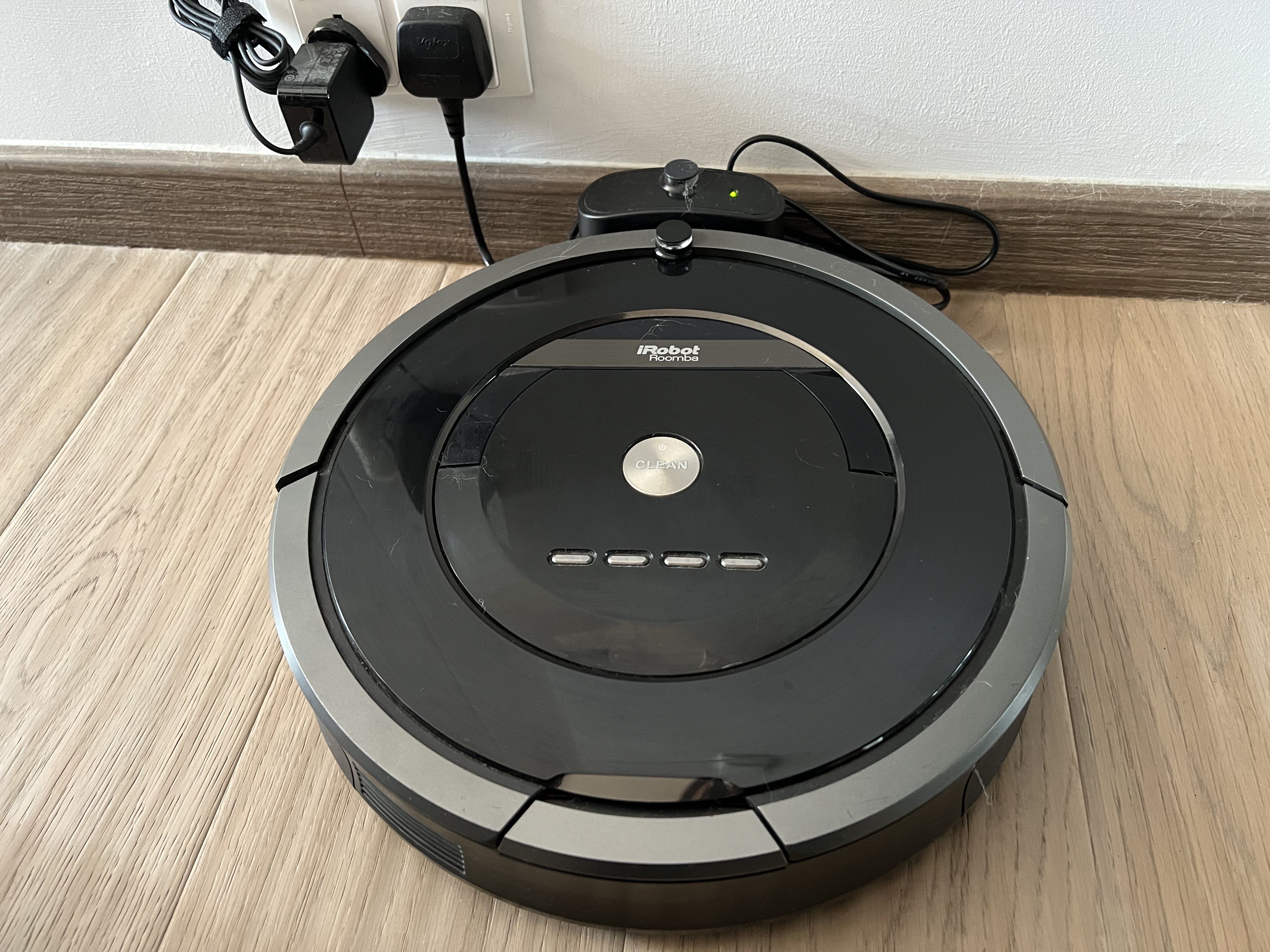 iRobot Roomba with extra filters, controller, TV & Home Appliances ...
