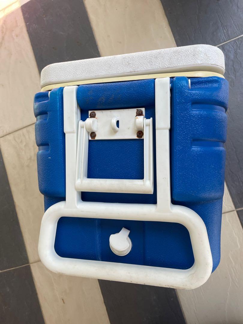 Polar cooler box roughly 40 liter for good price, Furniture & Home ...
