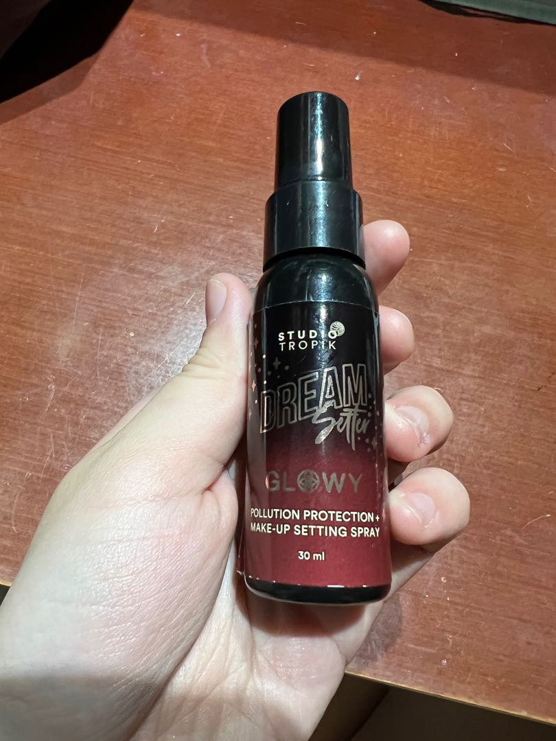 Studio Tropik dreamsetter glowy setting spray, Kesehatan & Kecantikan ...