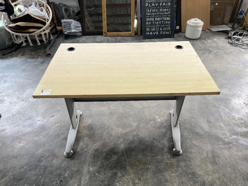 Wooden Top Metal Leg Office Computer Table / Meja Komputer Pejabat Kaki ...