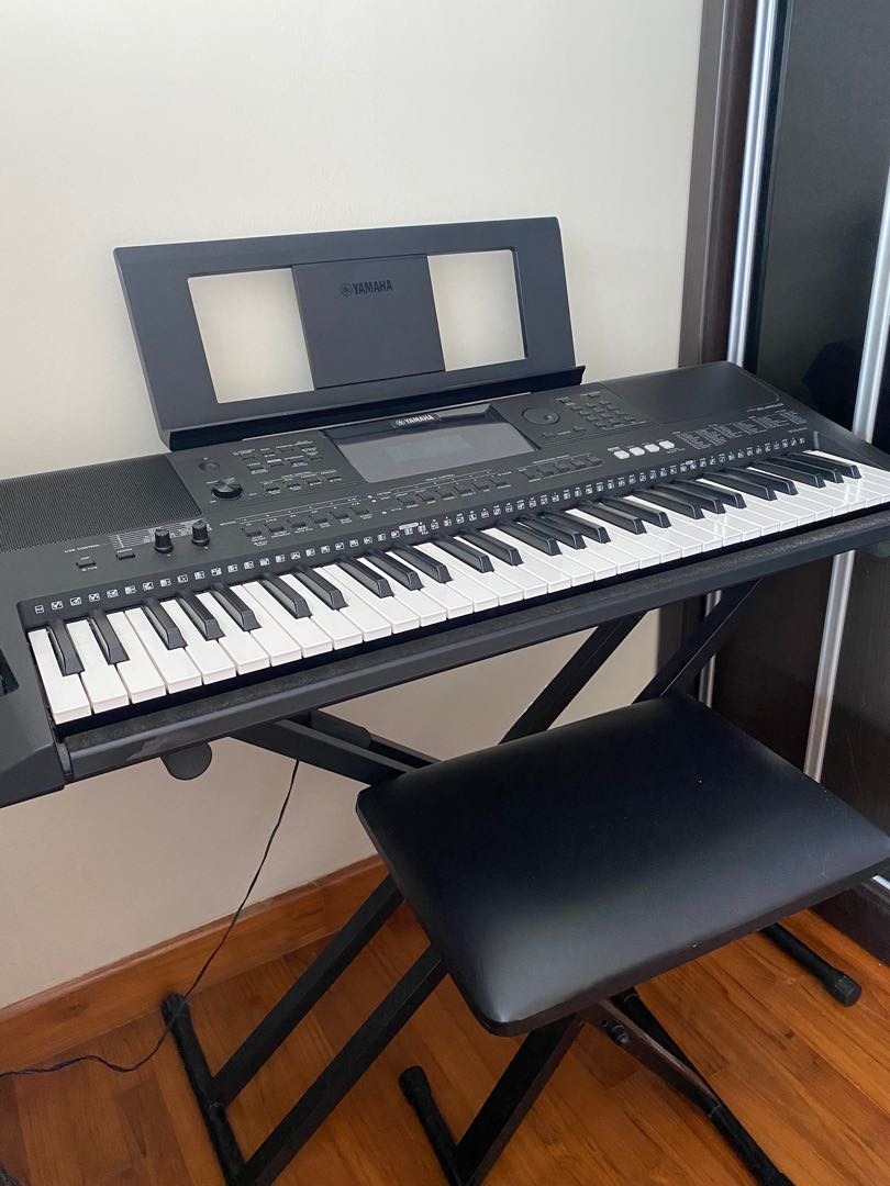 Yamaha psr e453 (comes with a stool), Hobbies & Toys, Music & Media ...