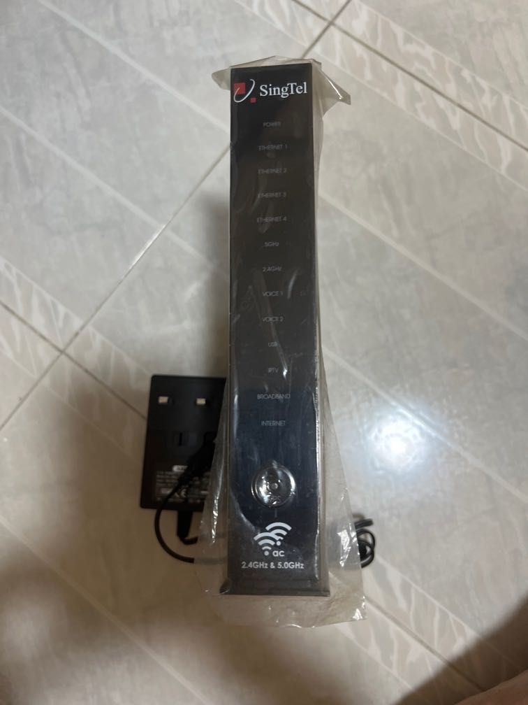 Aztech Dual band Gigabit wireless AC modem, Computers & Tech, Parts ...