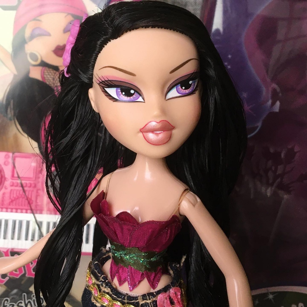 Bratz Flower Girlz Nora Doll, Hobbies & Toys, Toys & Games on Carousell