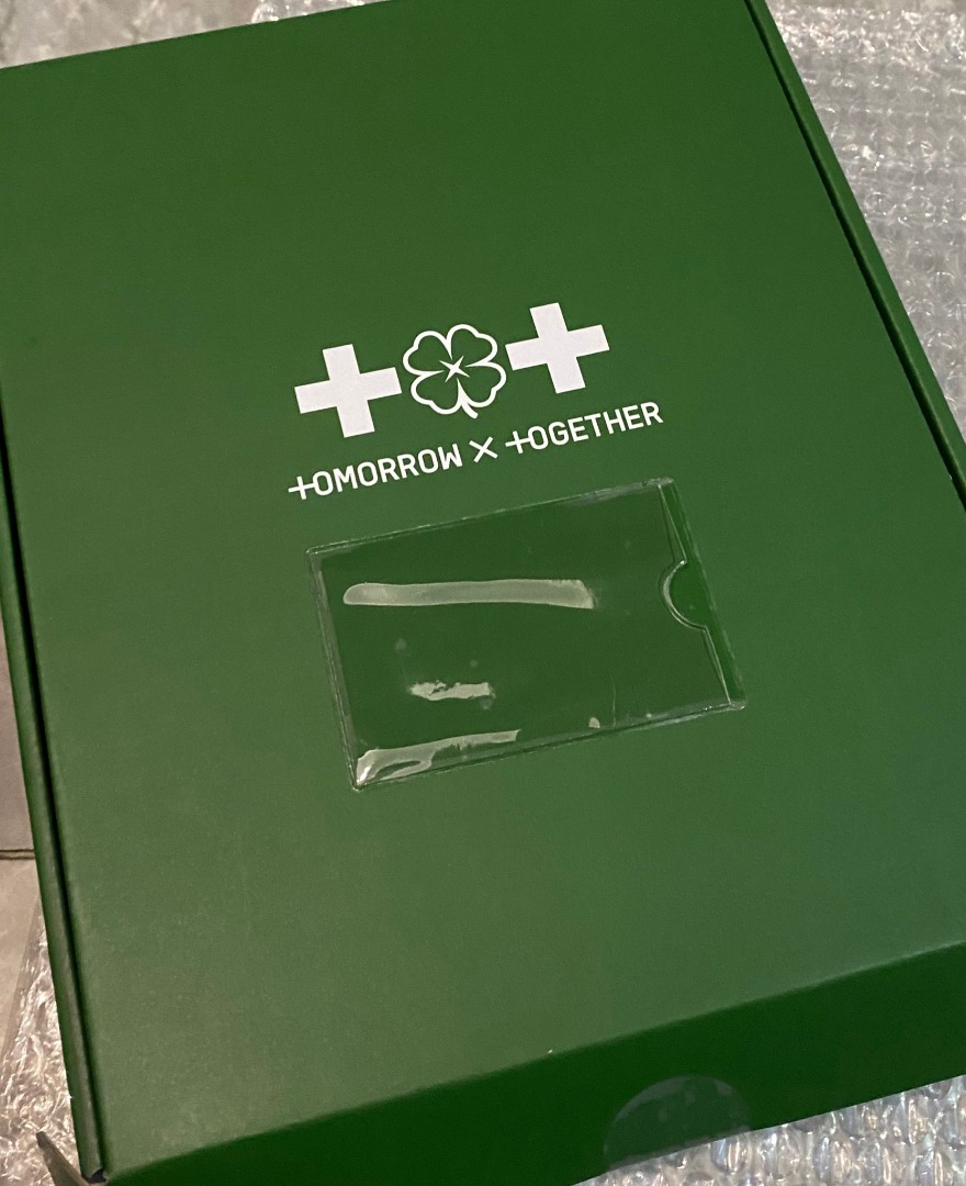 moa x txt photobook + ob membership kit, Hobbies & Toys, Memorabilia ...